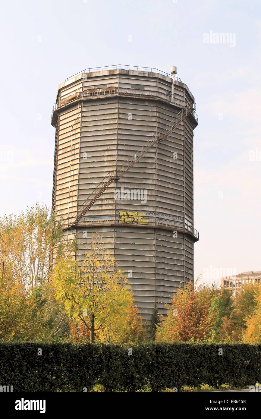 Gasometro di notte immagini e fotografie stock ad alta risoluzione - Alamy