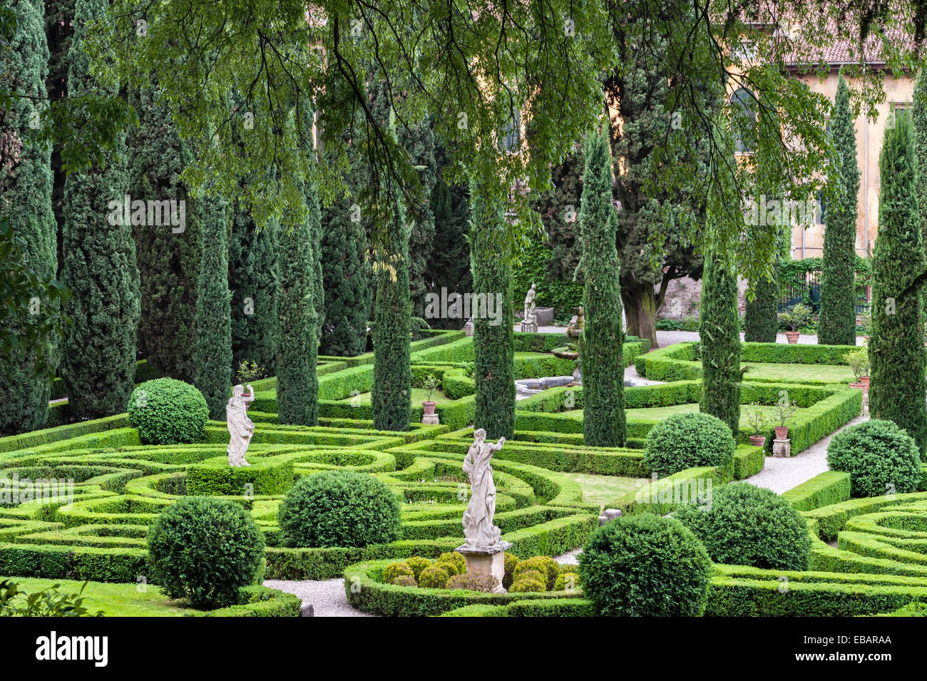 Nei giardini rinascimentali del Giardino giusti, Verona, Italia. Vista ...