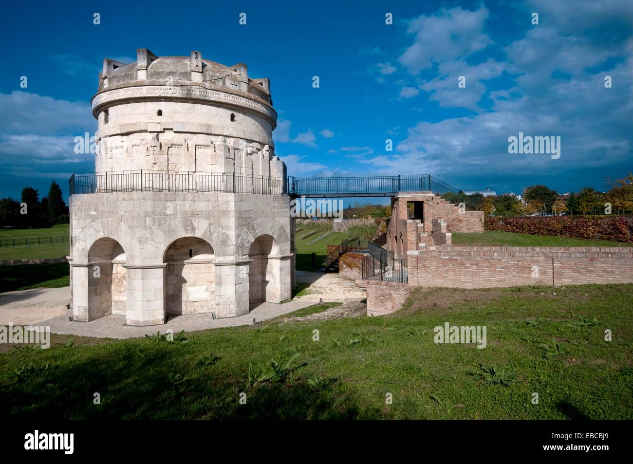 Il mausoleo di teodorico o mausoleo di teodorico immagini e fotografie stock ad alta risoluzione ...