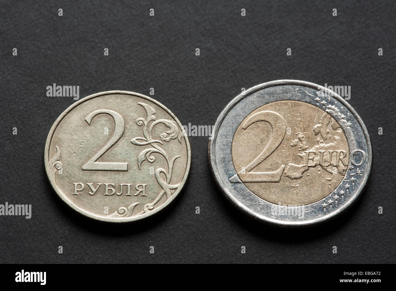 Due valute immagini e fotografie stock ad alta risoluzione - Alamy