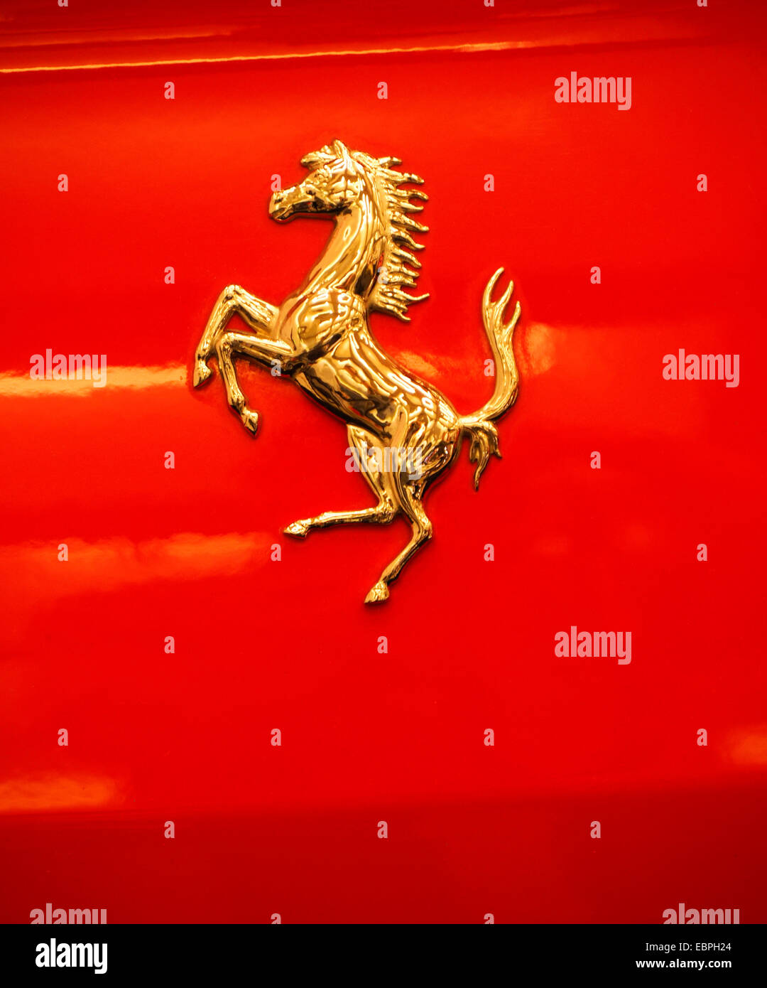 Car red ferrari immagini e fotografie stock ad alta risoluzione - Alamy