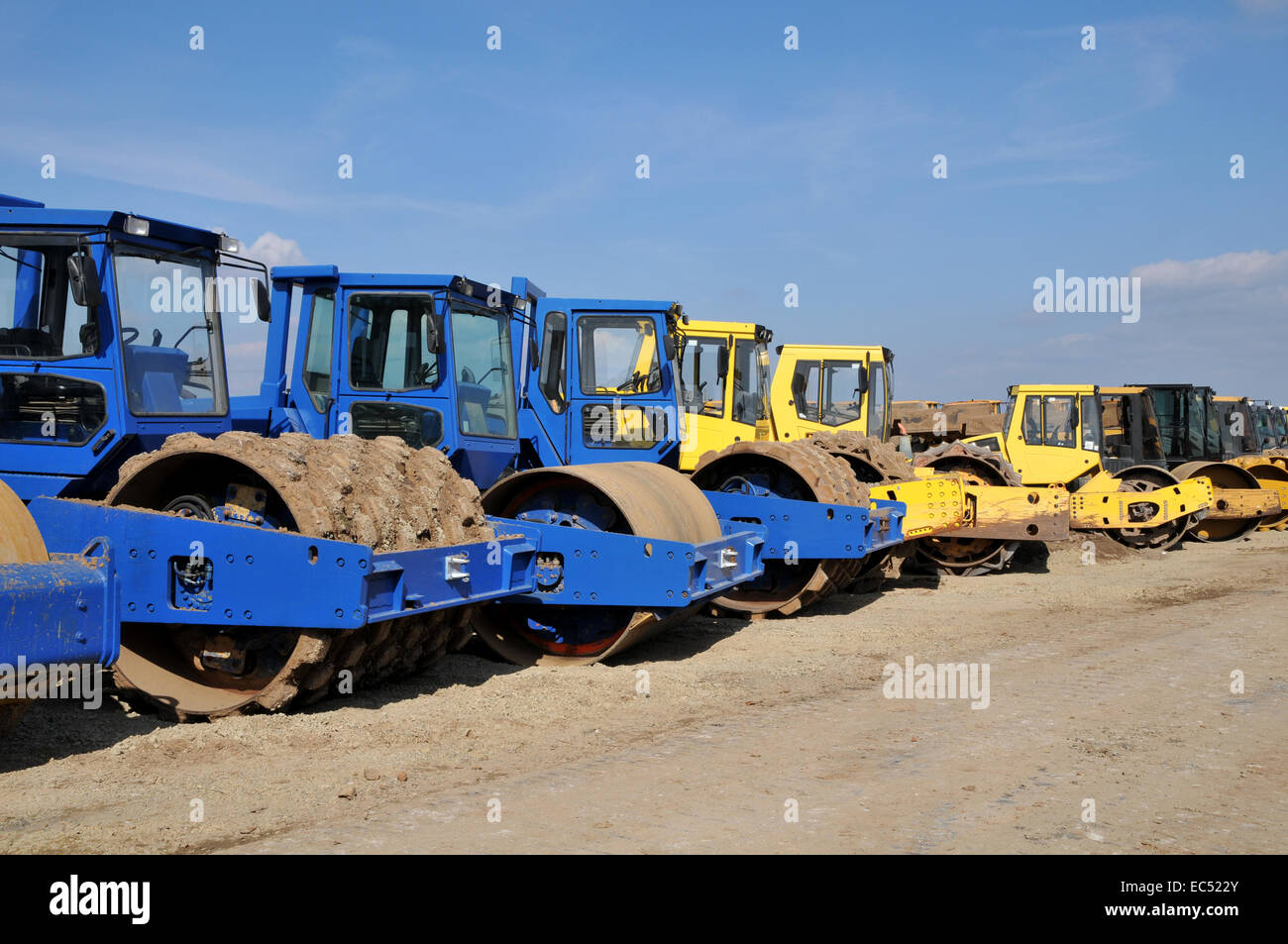 Rullo compattatore immagini e fotografie stock ad alta risoluzione - Alamy