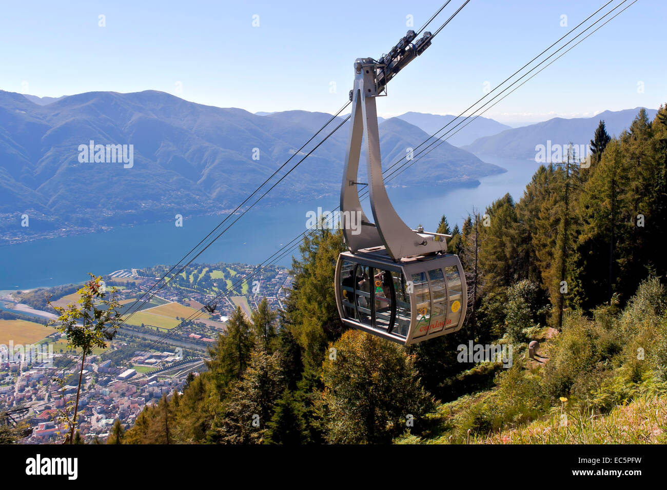 Funivia e vista sul lago maggiore immagini e fotografie stock ad alta ...