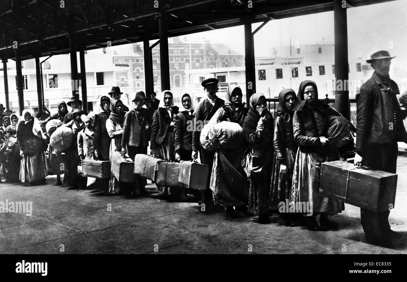 Immigranti Ellis Island Reception Centre New York City Stati Uniti ...