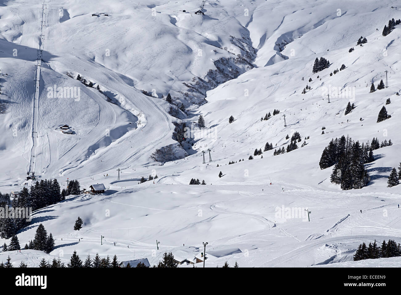 Burrone innevato immagini e fotografie stock ad alta risoluzione - Alamy