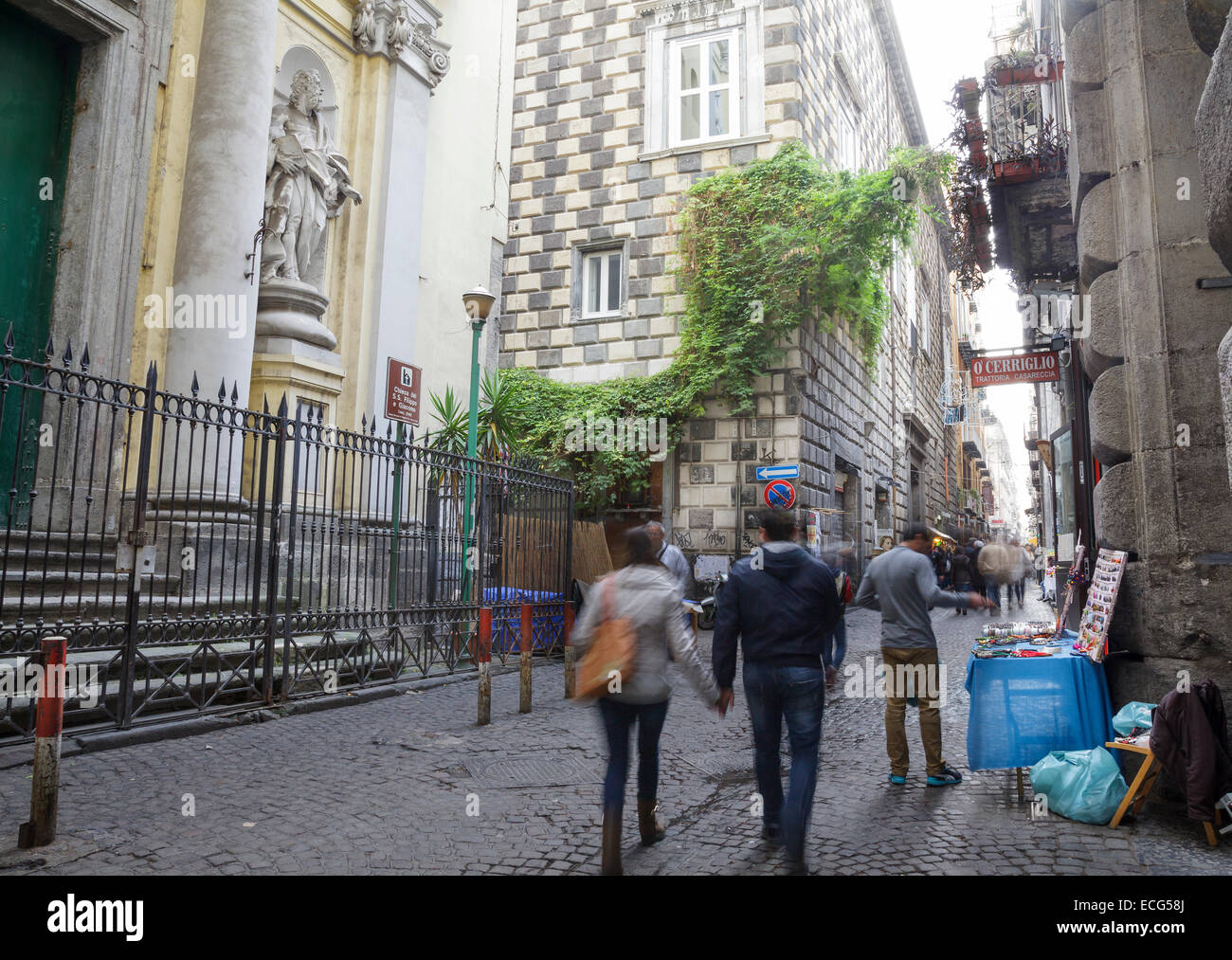 Vecchie strade di napoli immagini e fotografie stock ad alta ...