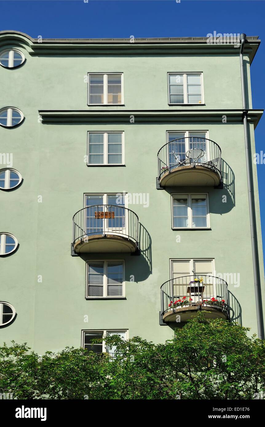 Finestre con balconi immagini e fotografie stock ad alta risoluzione ...