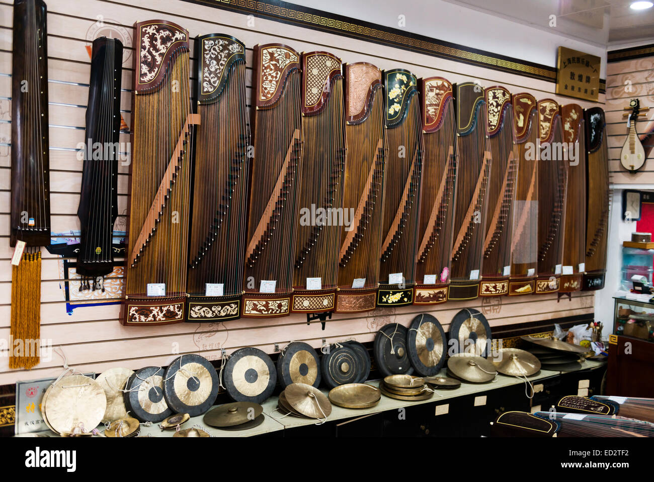 Ancient musical instruments chinese immagini e fotografie stock ad alta ...