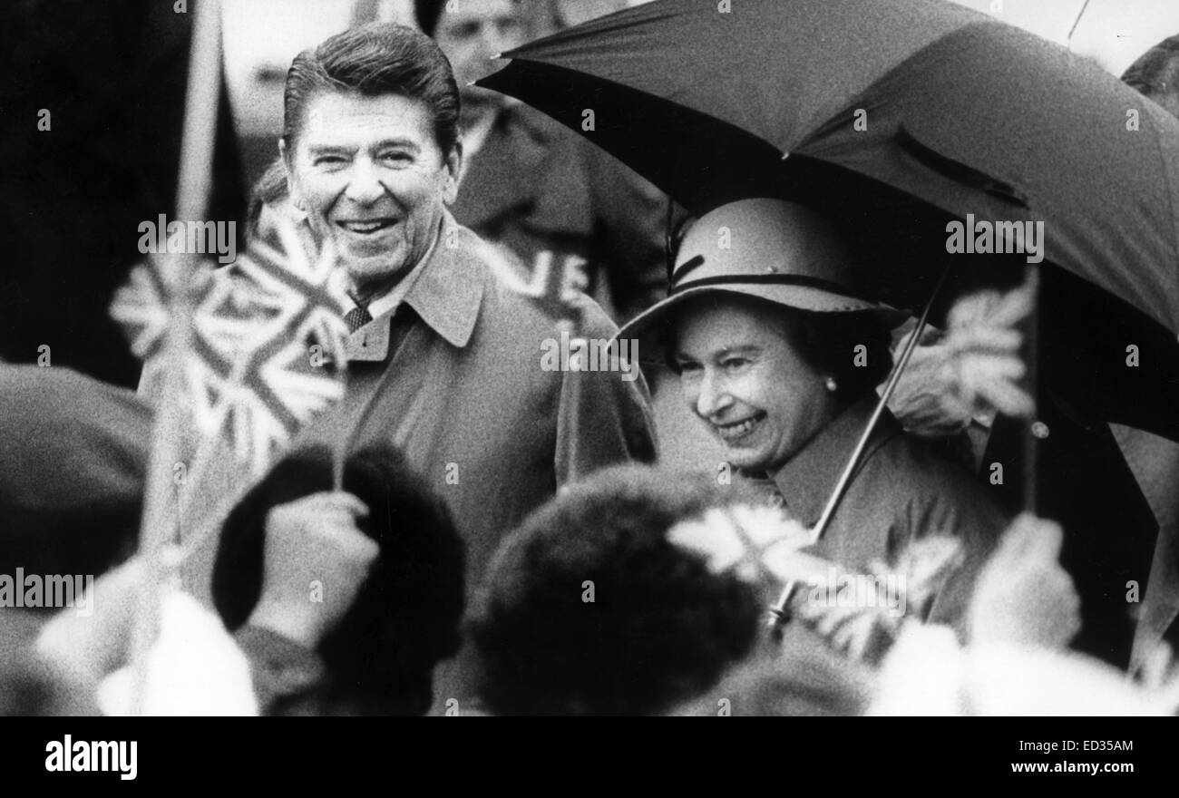 Il Presidente Ronald Reagan e la Regina Elisabetta Foto stock - Alamy
