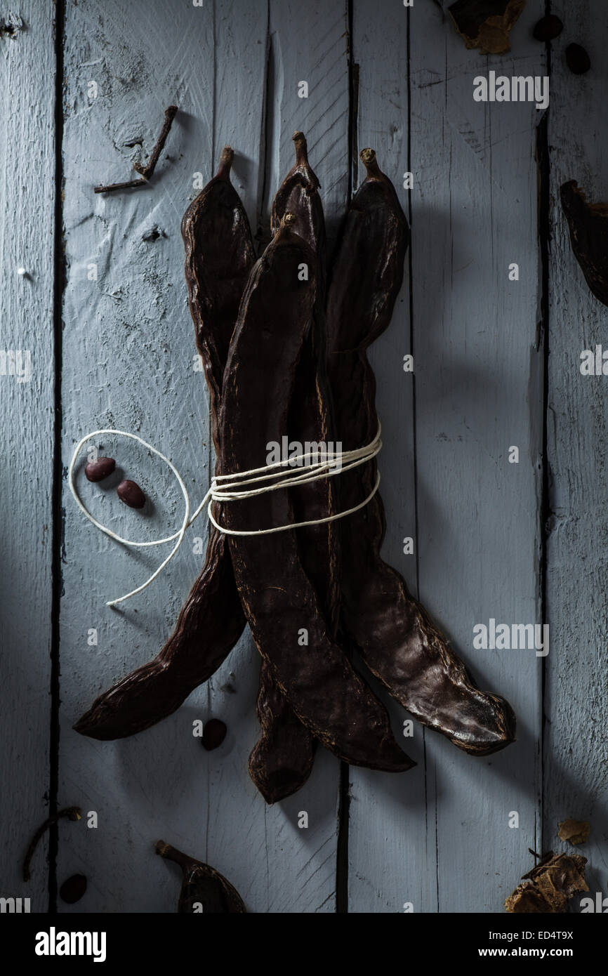 Frutti di carruba maturi immagini e fotografie stock ad alta ...