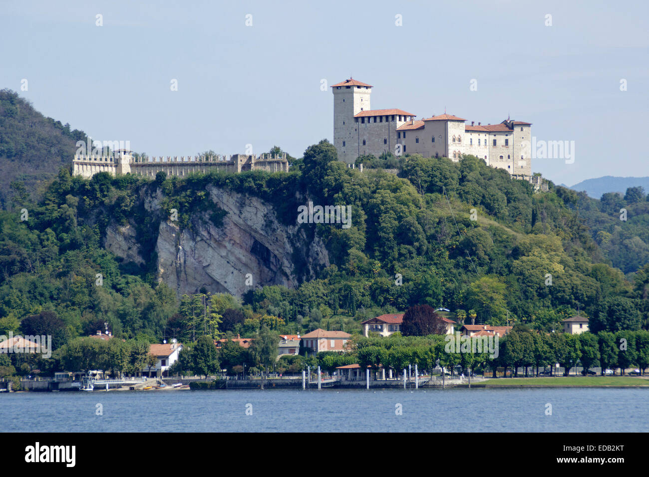 Lago maggiore angera castello immagini e fotografie stock ad alta ...