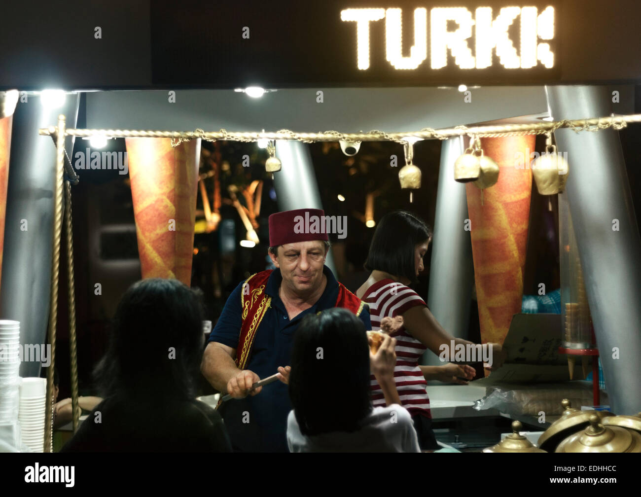 Turkish ice cream immagini e fotografie stock ad alta risoluzione - Alamy