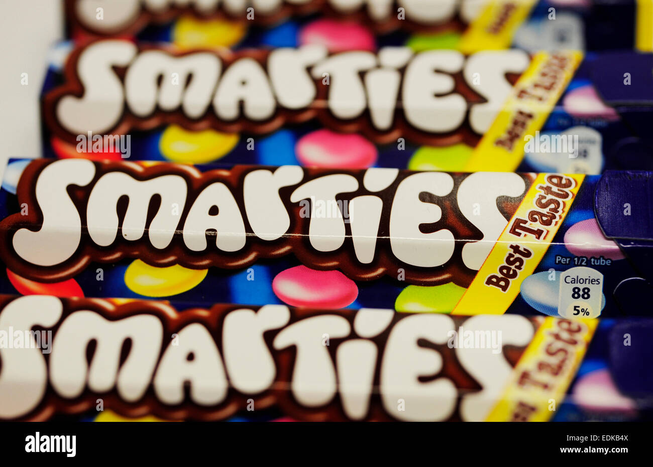 Smarties nestle immagini e fotografie stock ad alta risoluzione - Alamy