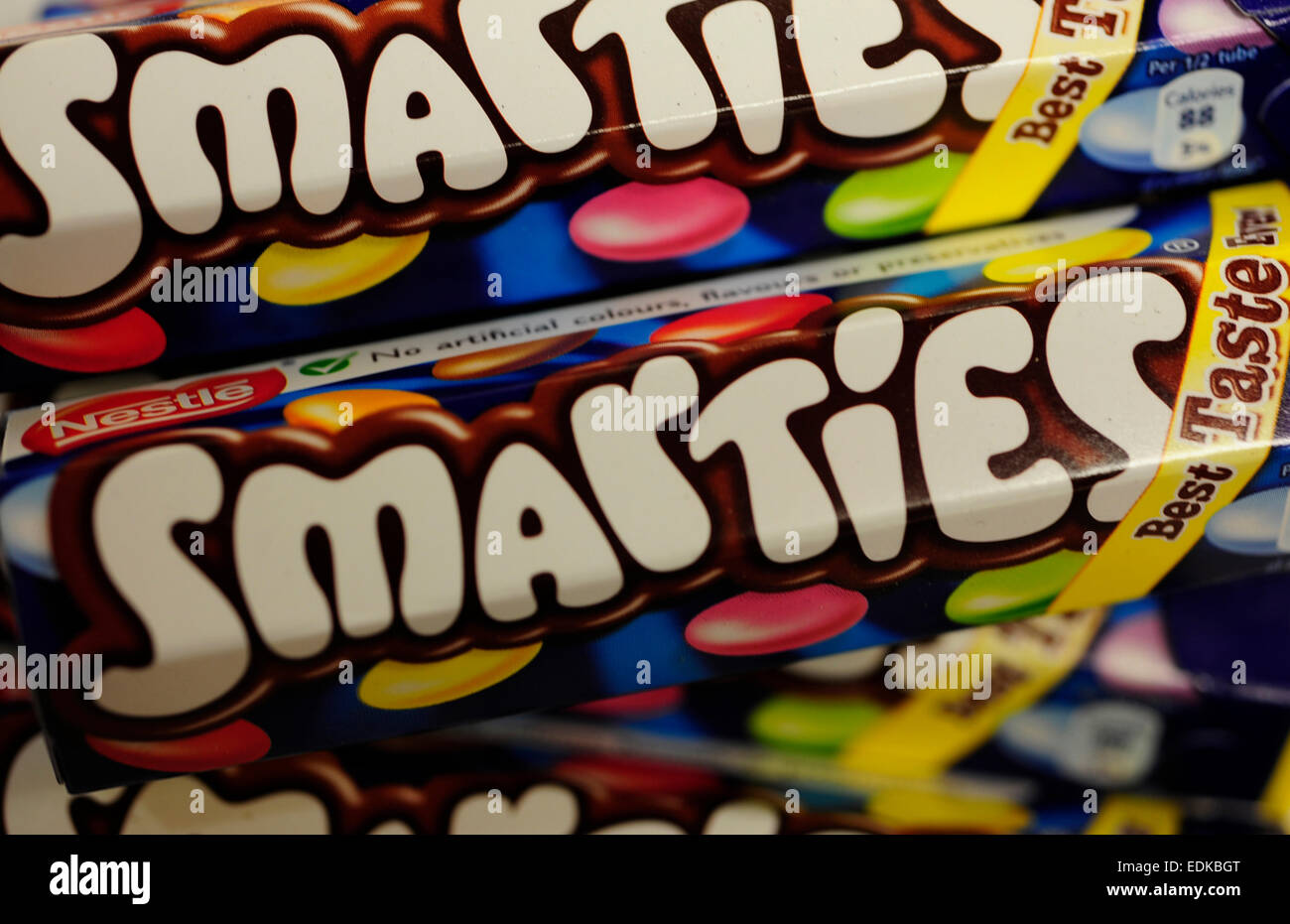 Smarties nestle immagini e fotografie stock ad alta risoluzione - Alamy