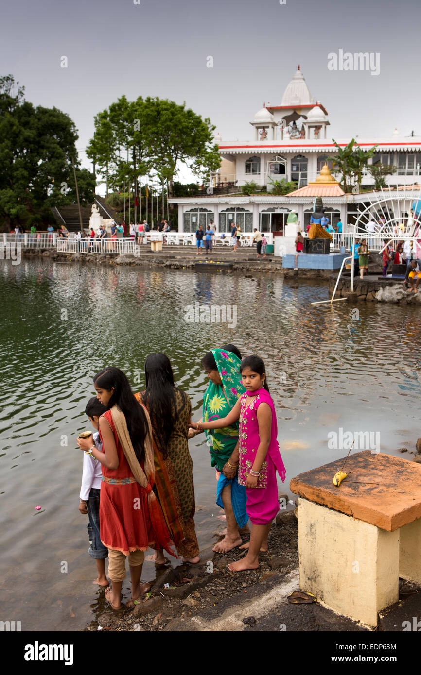 Mauritius Grand Bassin, Ganga Talao lago sacro tempio, famiglia di ...
