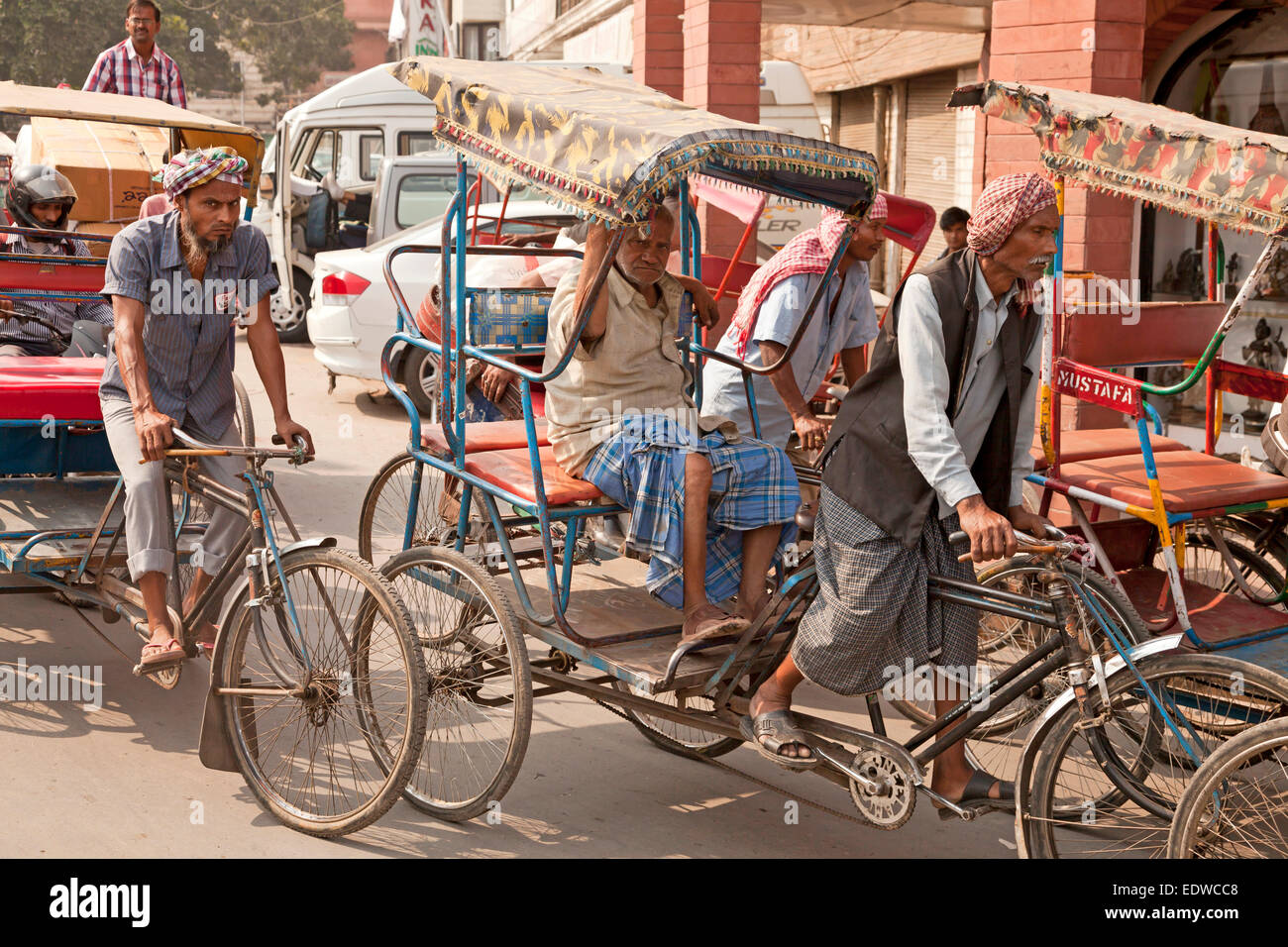Bicycle rickshaw immagini e fotografie stock ad alta risoluzione - Alamy