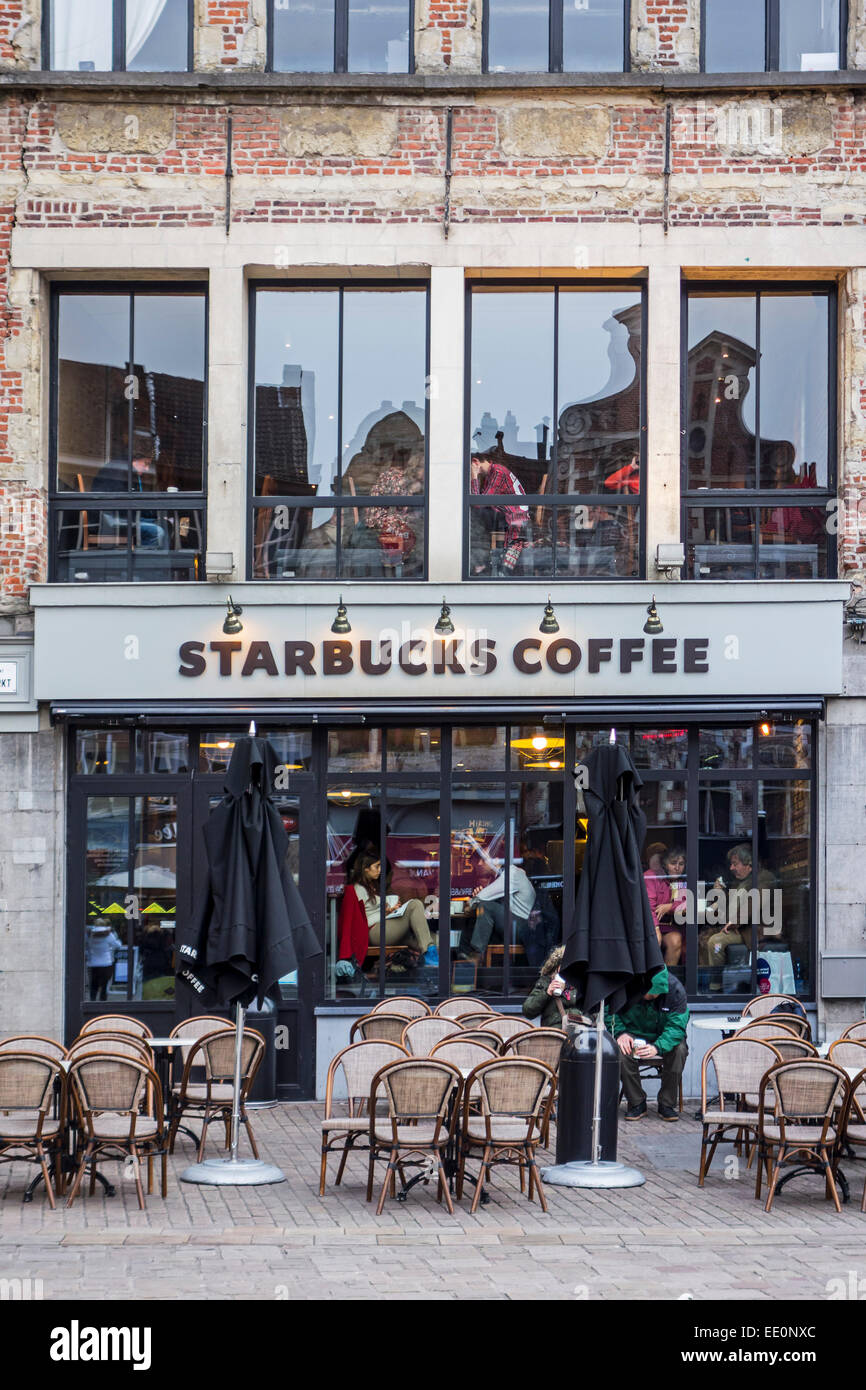Terrazza starbucks immagini e fotografie stock ad alta risoluzione - Alamy