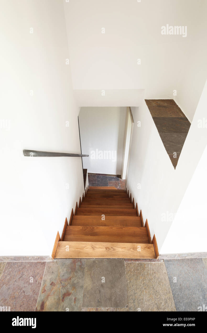 Ripida scala in legno immagini e fotografie stock ad alta risoluzione ...