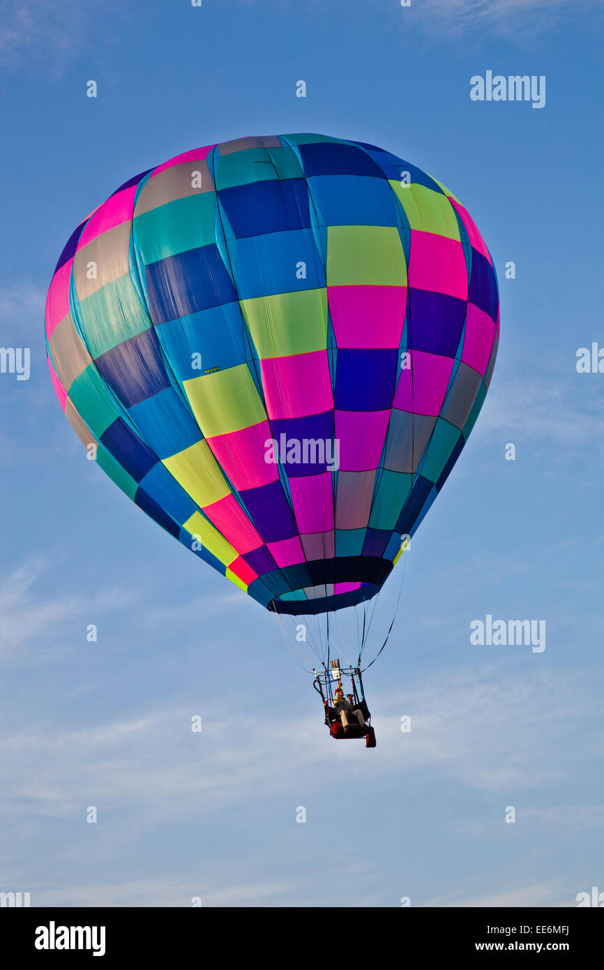Mongolfiera colorata immagini e fotografie stock ad alta risoluzione ...