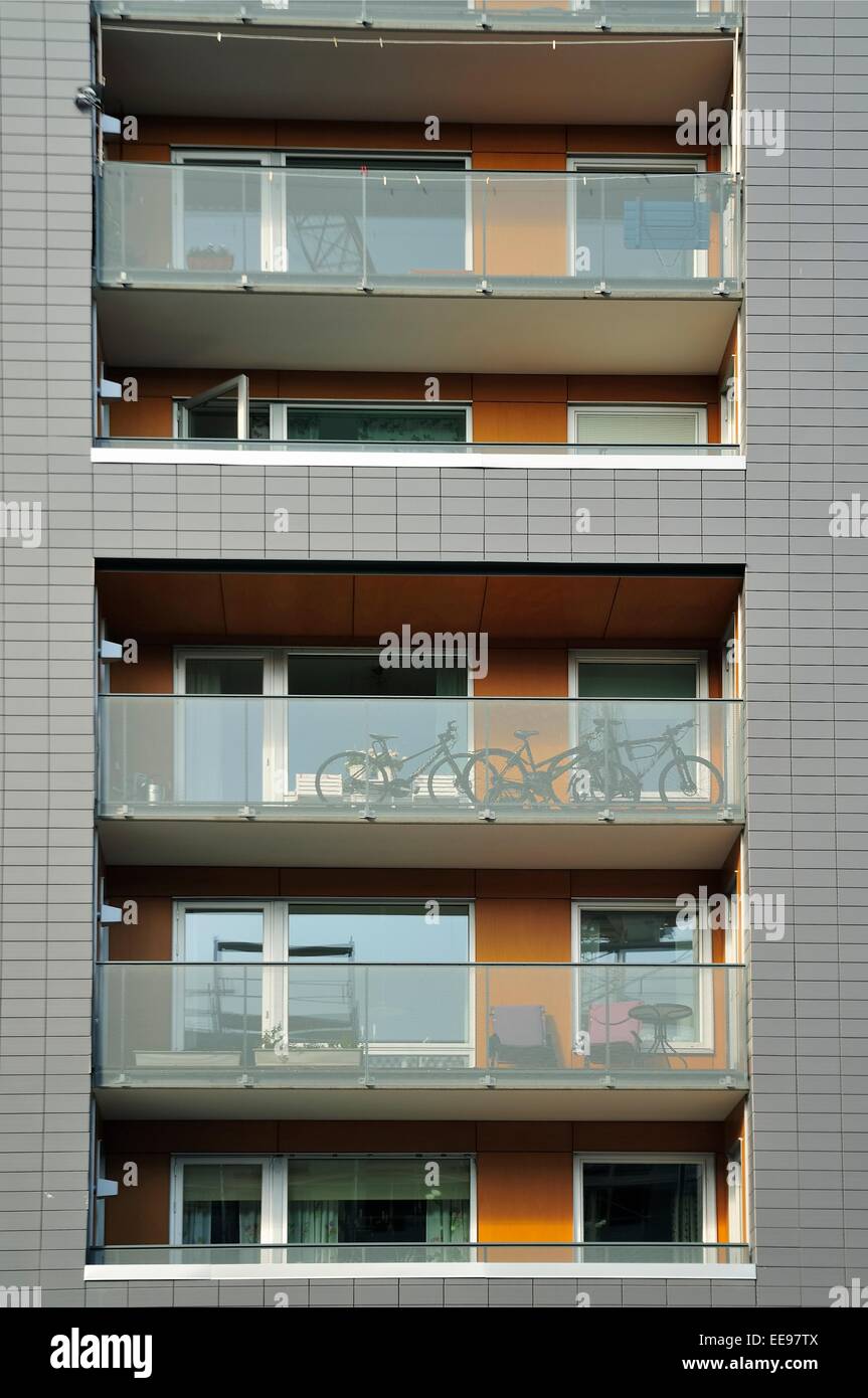 Finestre con balconi immagini e fotografie stock ad alta risoluzione ...