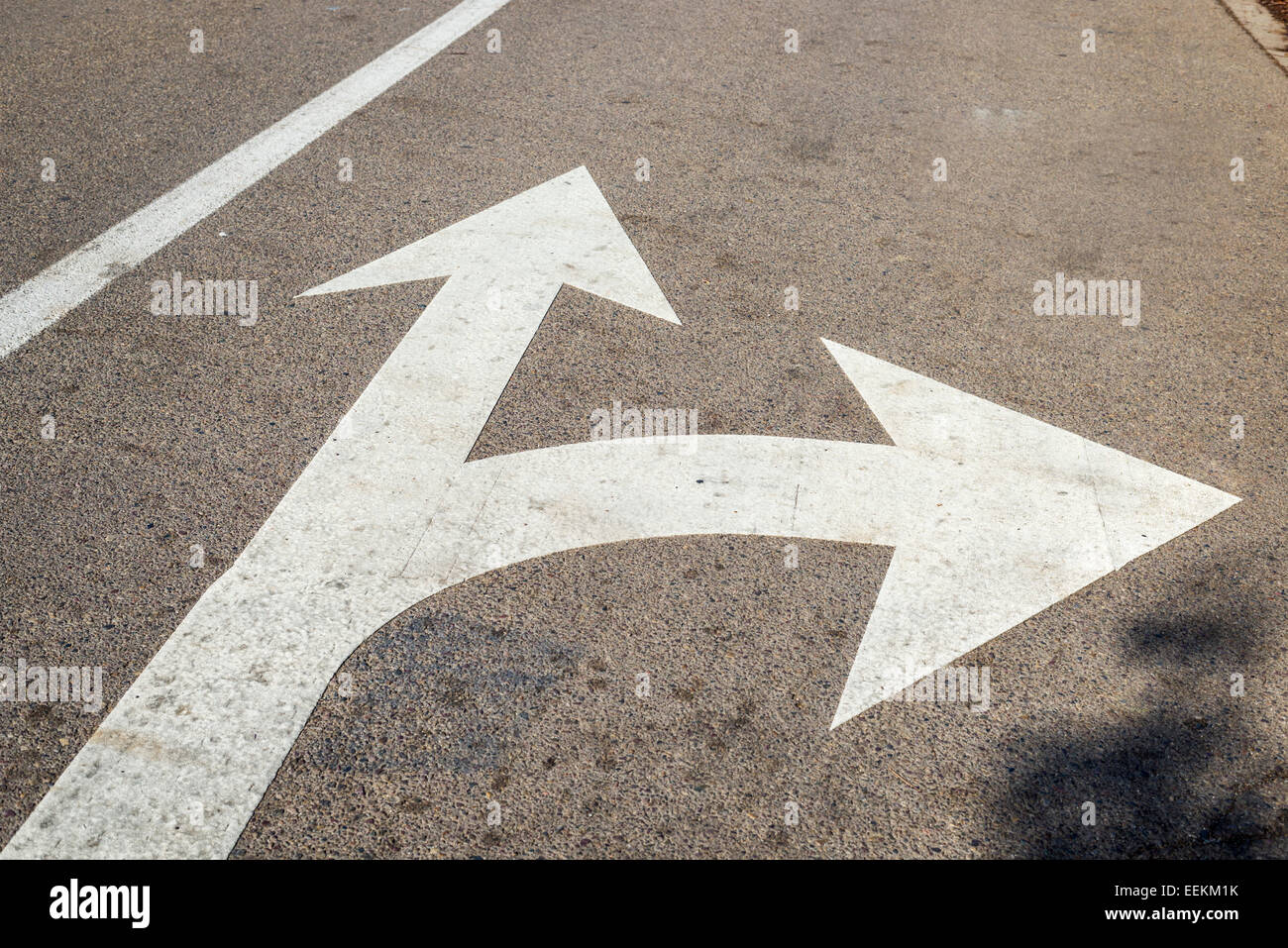 Frecce direzionali immagini e fotografie stock ad alta risoluzione - Alamy