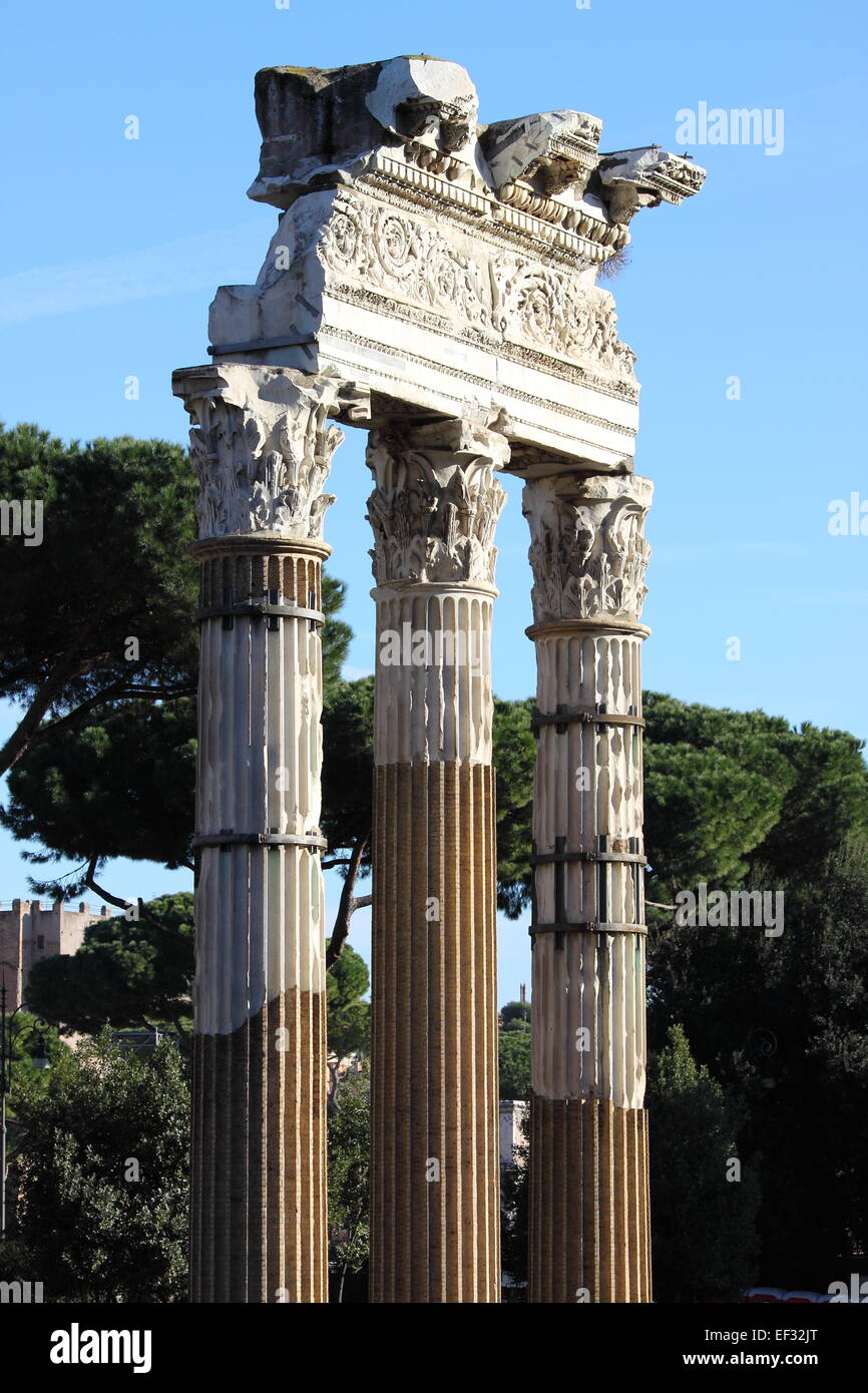 Antiche colonne romane edificio rovina immagini e fotografie stock ad ...