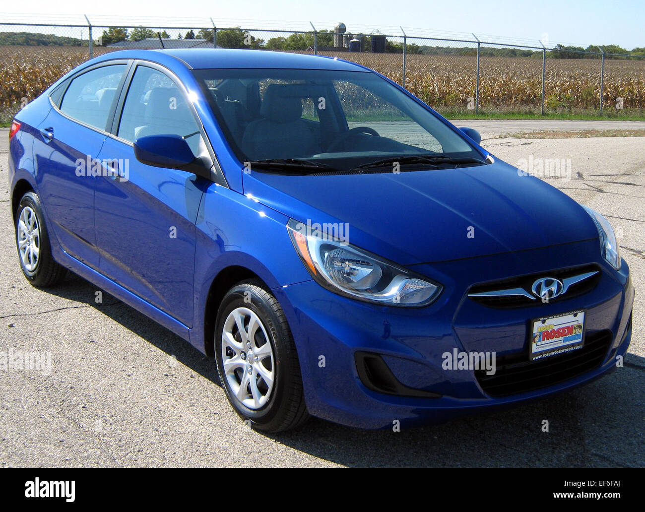 2012 Hyundai Accent GLS berlina 12 14 2011 Foto stock Alamy