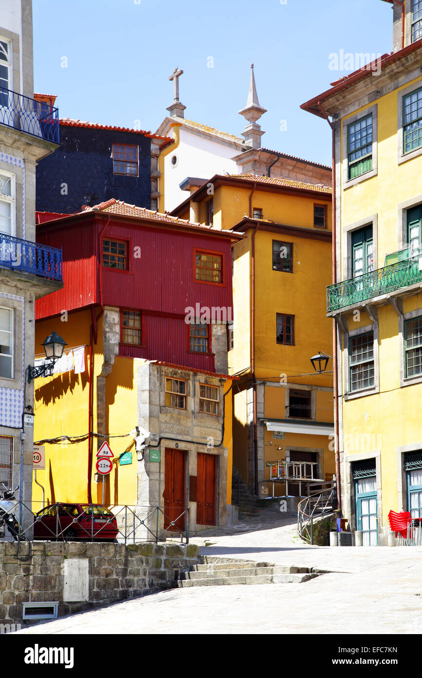 Vecchie case colorate immagini e fotografie stock ad alta risoluzione ...