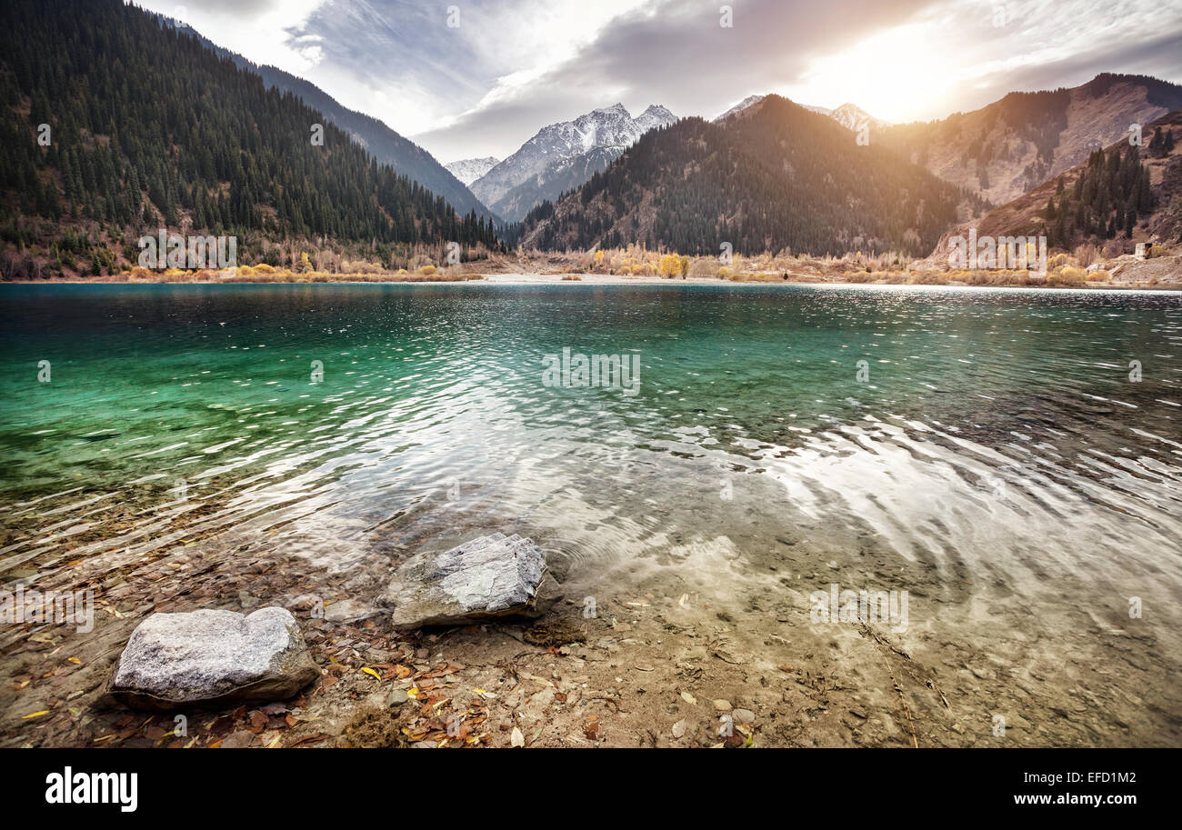 Tramonto di pietra lago di montagna immagini e fotografie stock ad alta ...