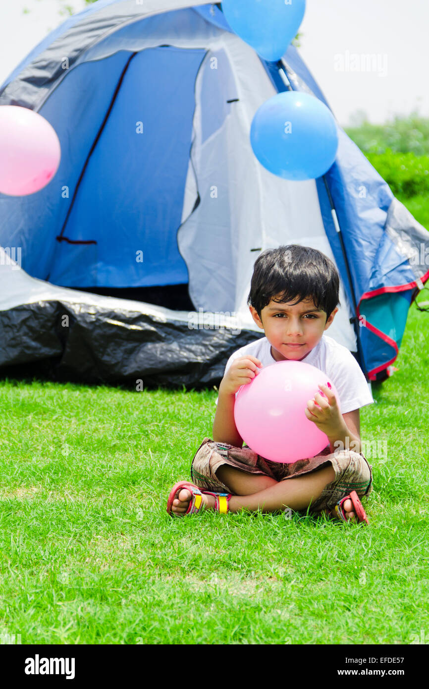 Persone che fanno il picnic nei parchi immagini e fotografie stock ad ...