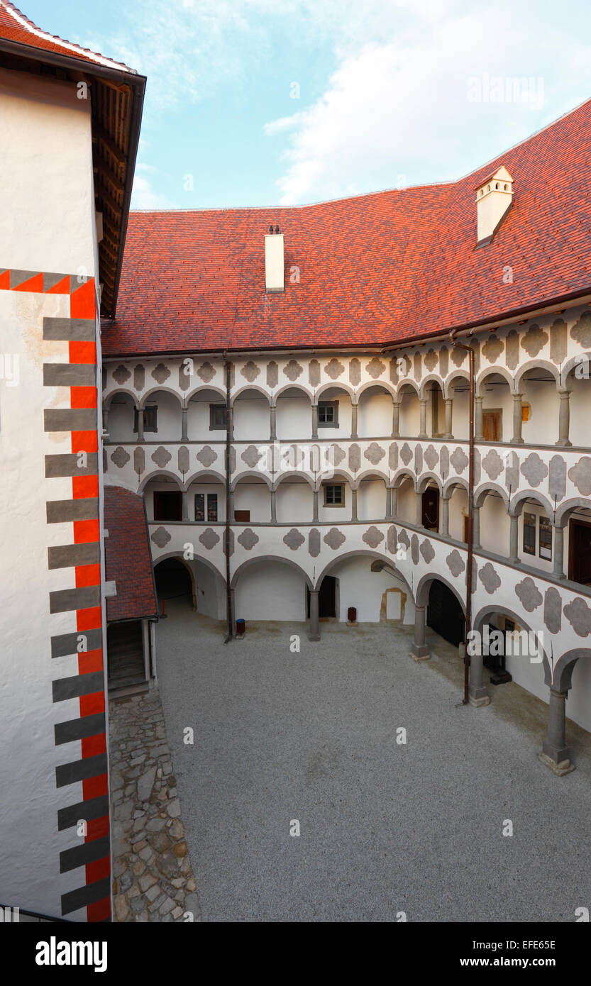 Castello all'interno immagini e fotografie stock ad alta risoluzione ...