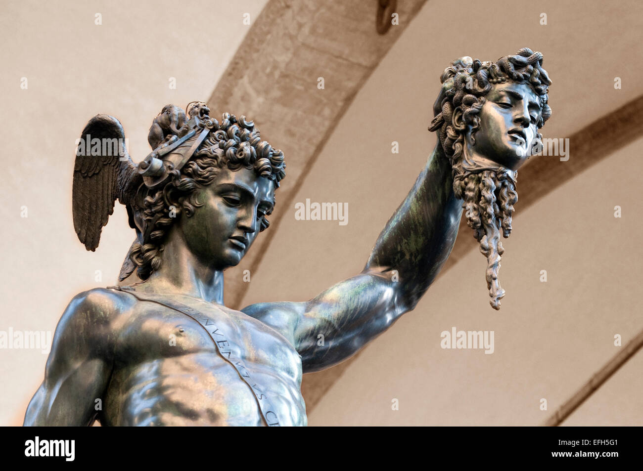 Benvenuto cellinis statua perseo con la testa di medusa immagini e ...