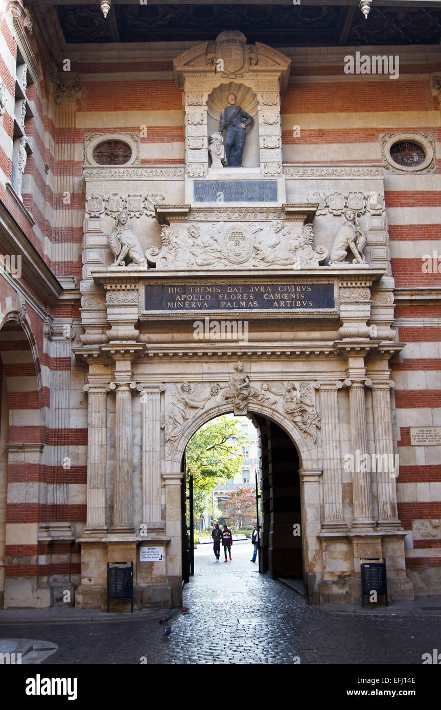 Cour henry iv immagini e fotografie stock ad alta risoluzione - Alamy