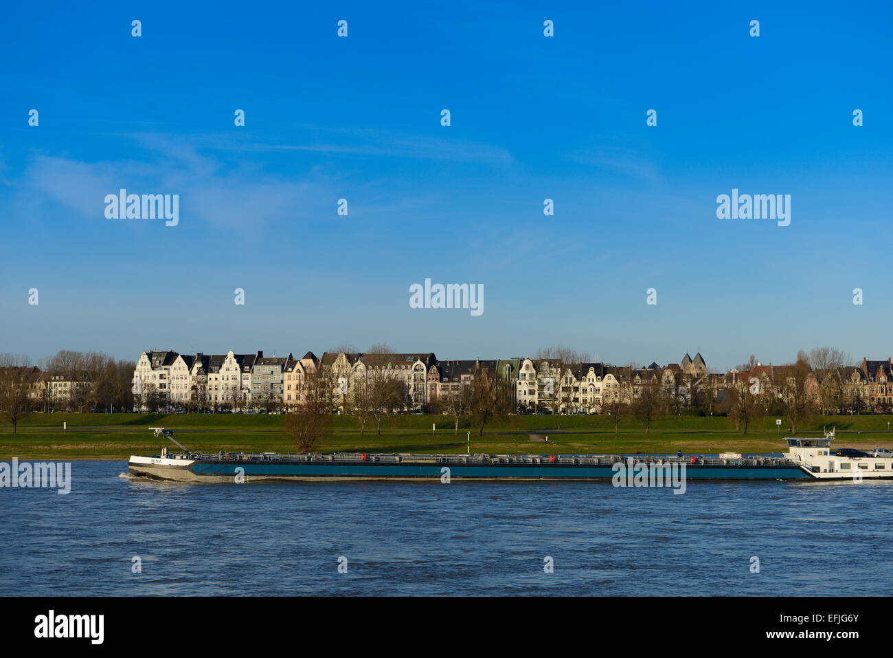 Chiatta fiume reno immagini e fotografie stock ad alta risoluzione - Alamy