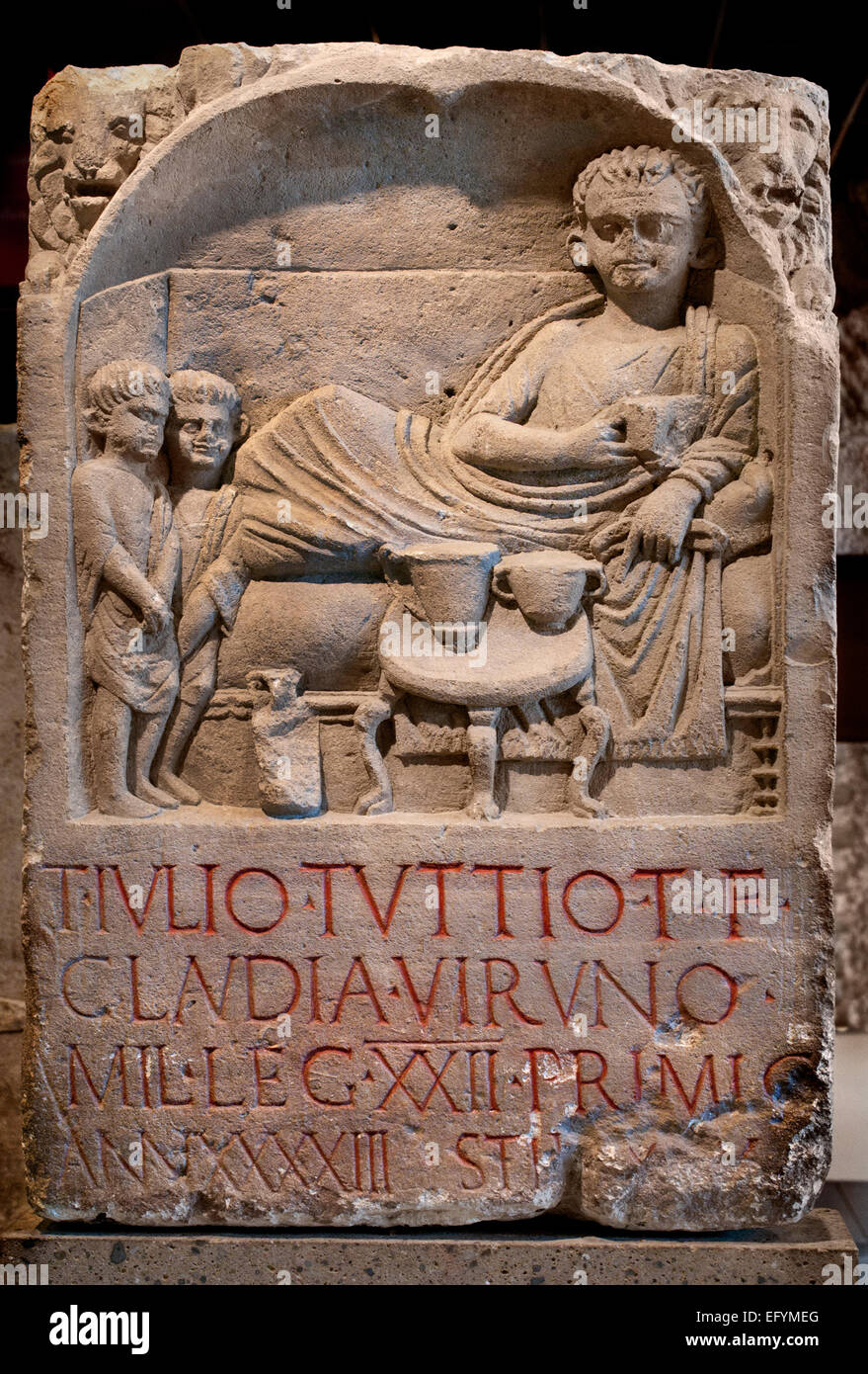 Monumento funebre del legionario julius tuttius immagini e fotografie ...