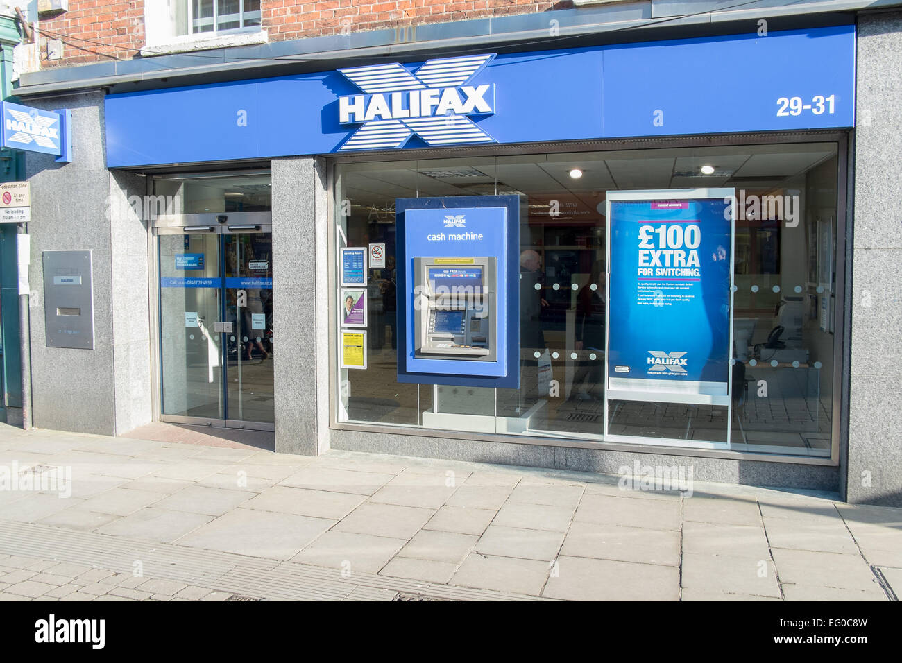 Banca atm halifax immagini e fotografie stock ad alta risoluzione - Alamy