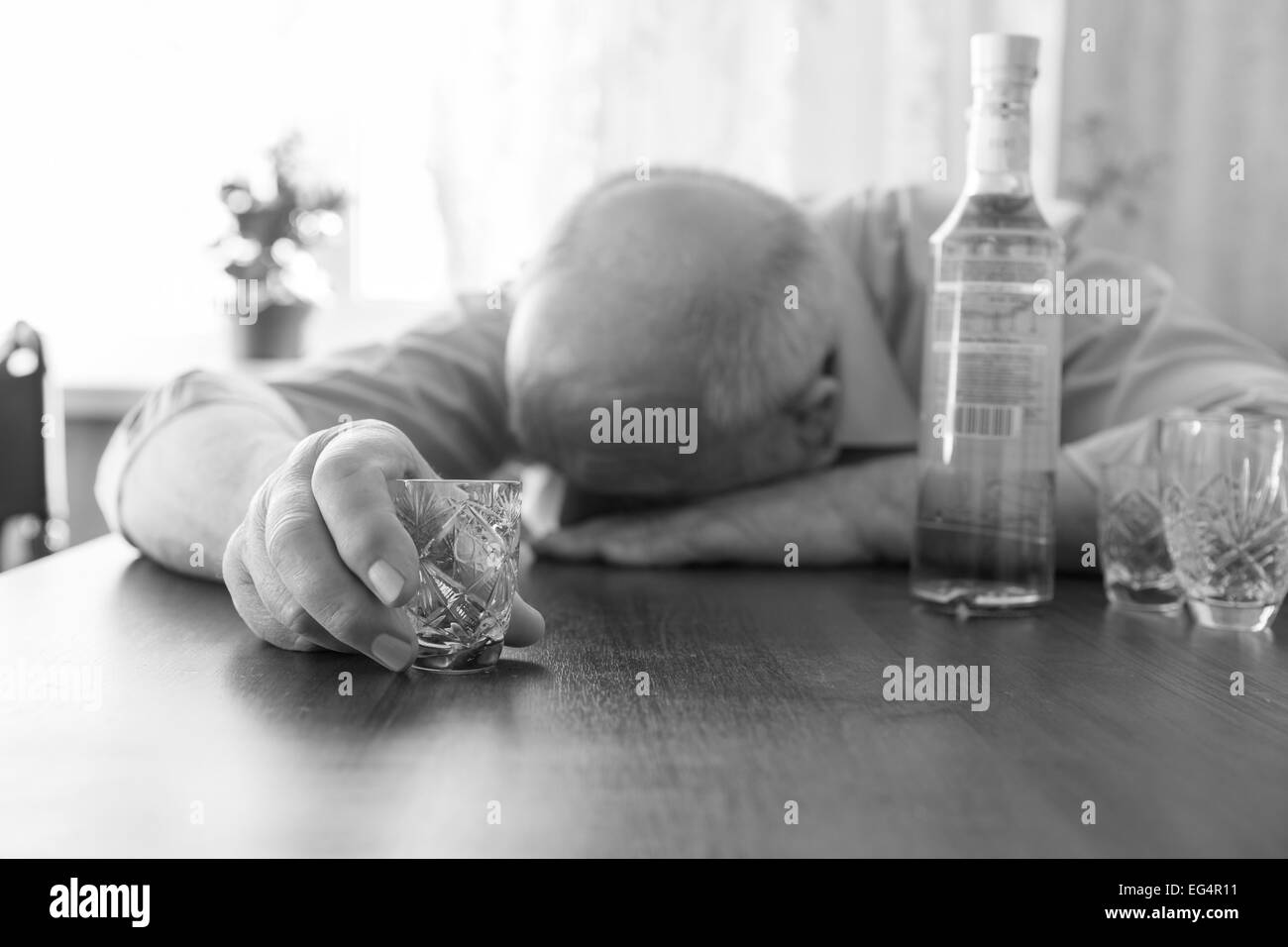 Drunk old man immagini e fotografie stock ad alta risoluzione - Alamy