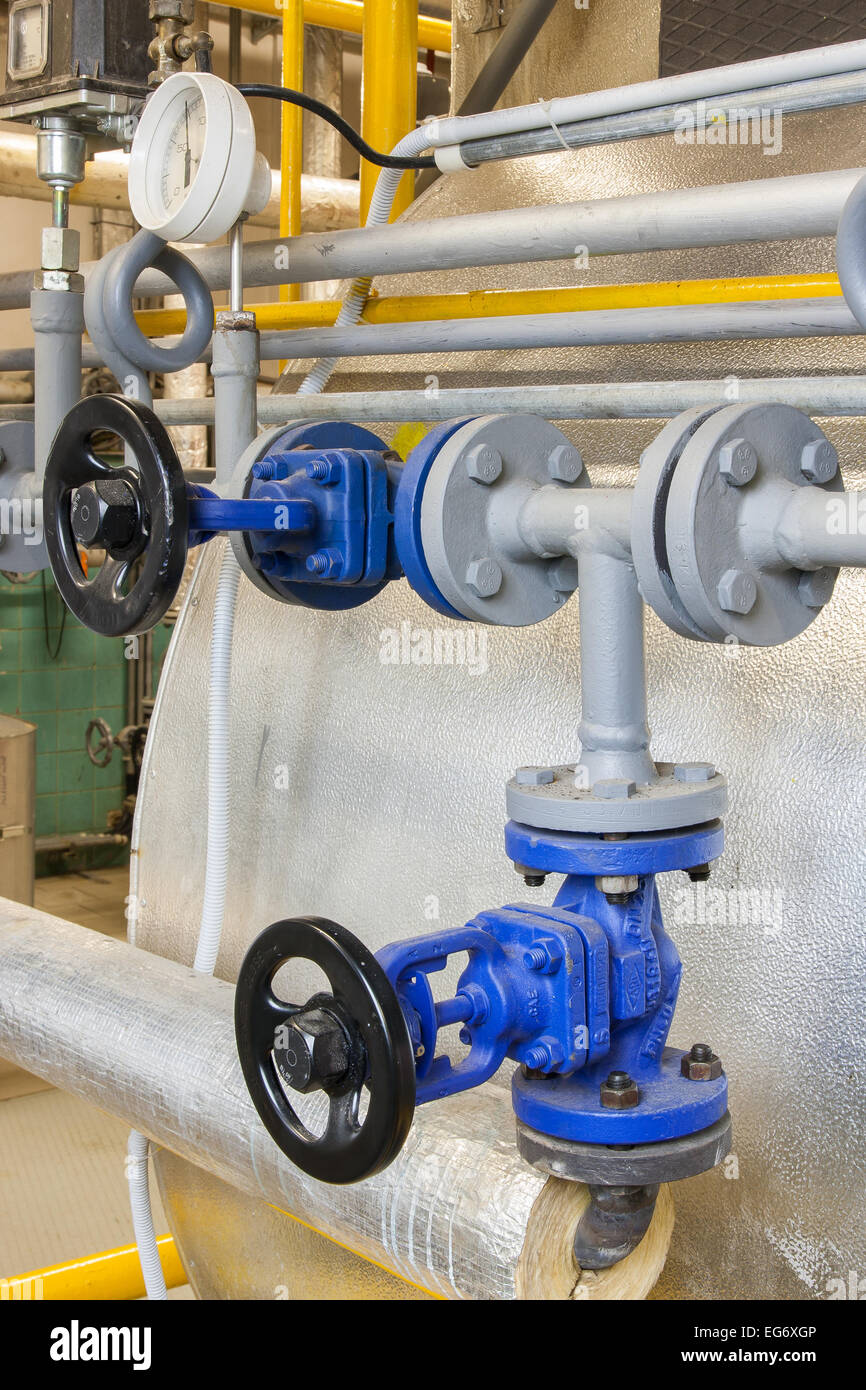 Riscaldamento delle valvole del rubinetto dei tubi immagini e ...