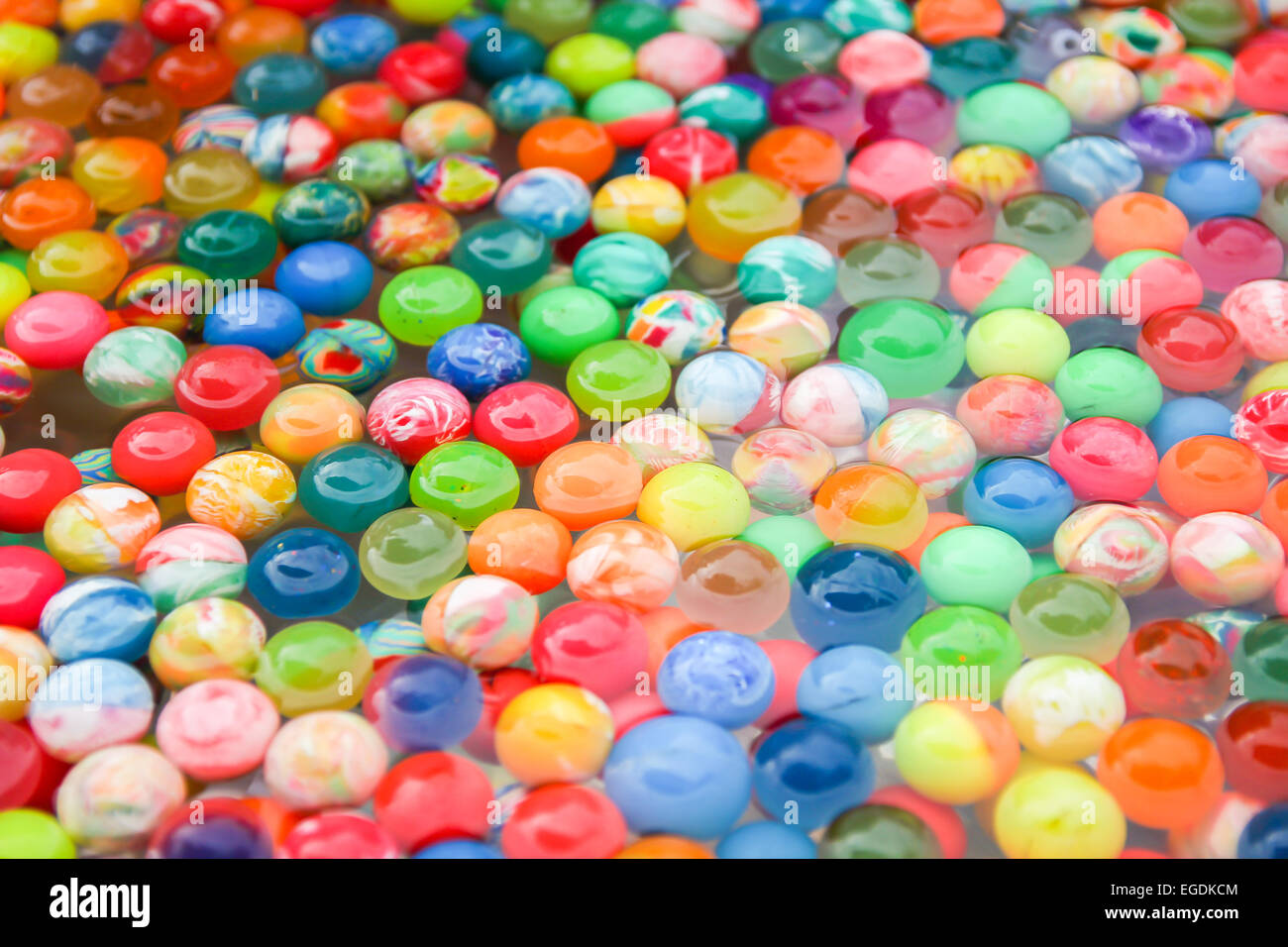 Palline di plastica colorate immagini e fotografie stock ad alta ...