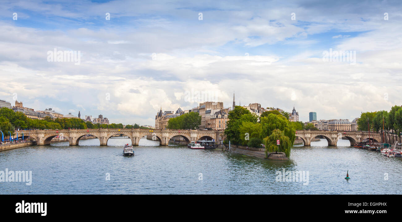 Panoramica di rhoto Cite Isola e Pont Neuf, il più antico ponte in ...