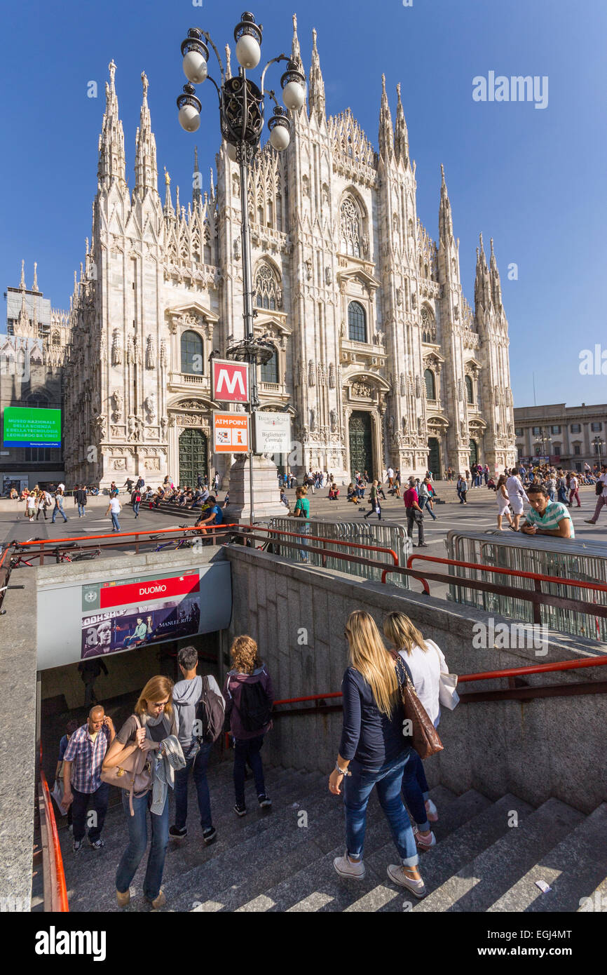 Duomo milano metro stazione immagini e fotografie stock ad alta ...