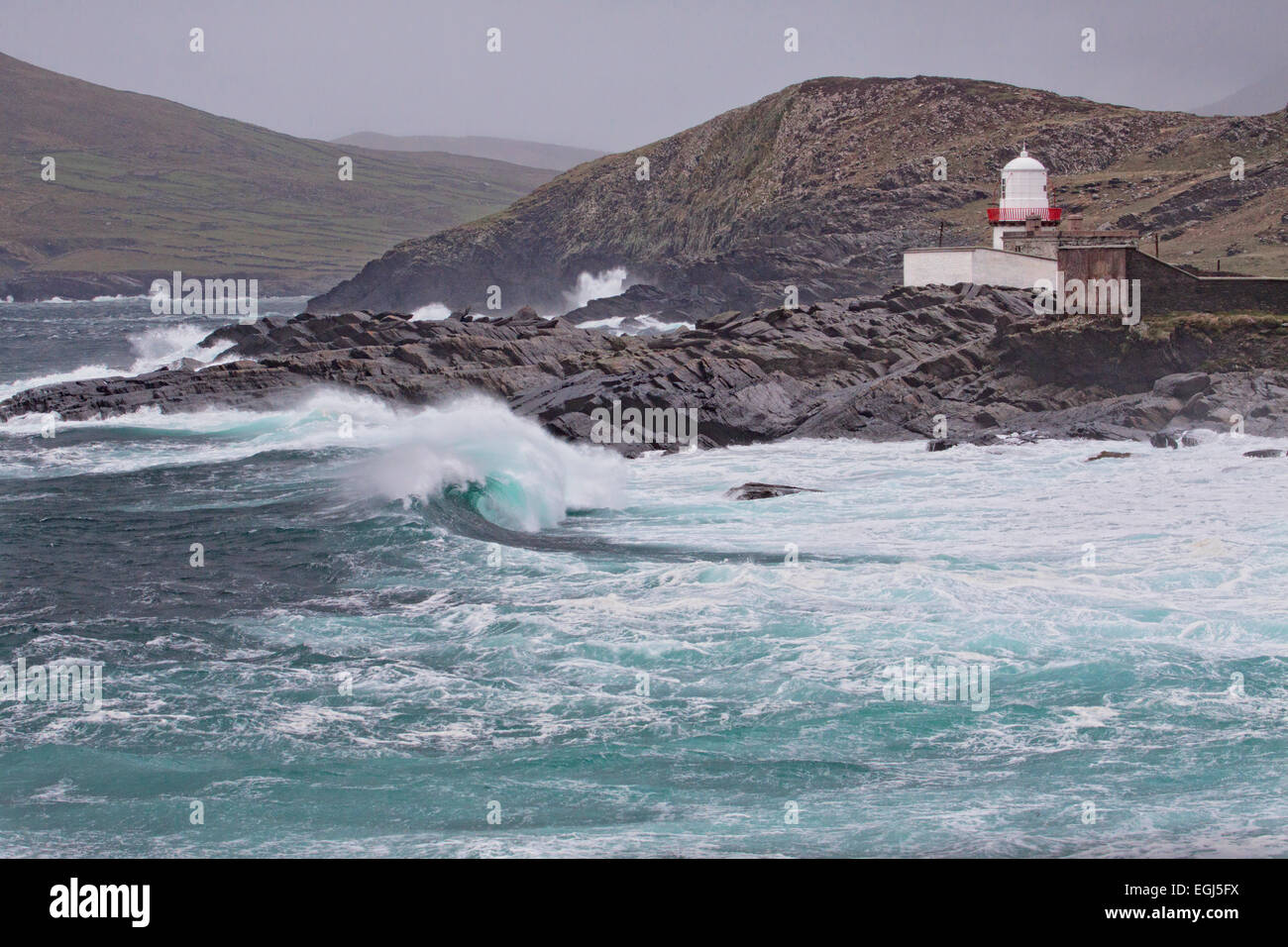 Faro mare in tempesta immagini e fotografie stock ad alta risoluzione ...