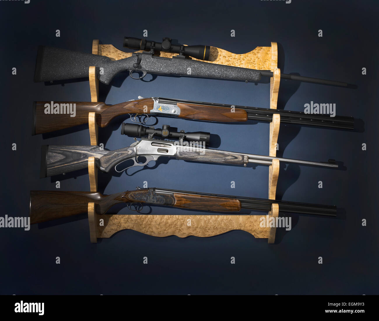 Fucili all'interno immagini e fotografie stock ad alta risoluzione - Alamy