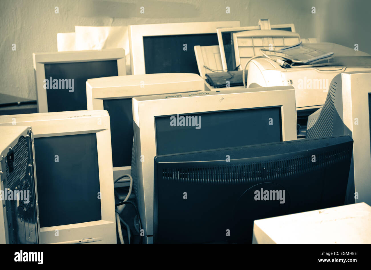 Monitor del computer rotto immagini e fotografie stock ad alta ...