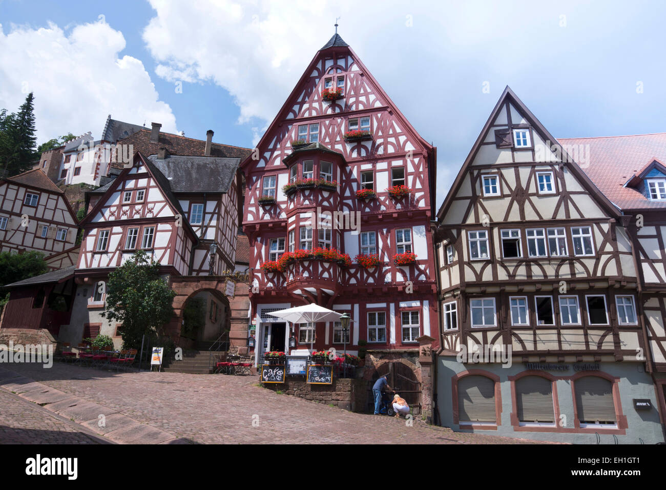 Piazza del mercato storico con tipiche case a graticcio, miltenberg ...