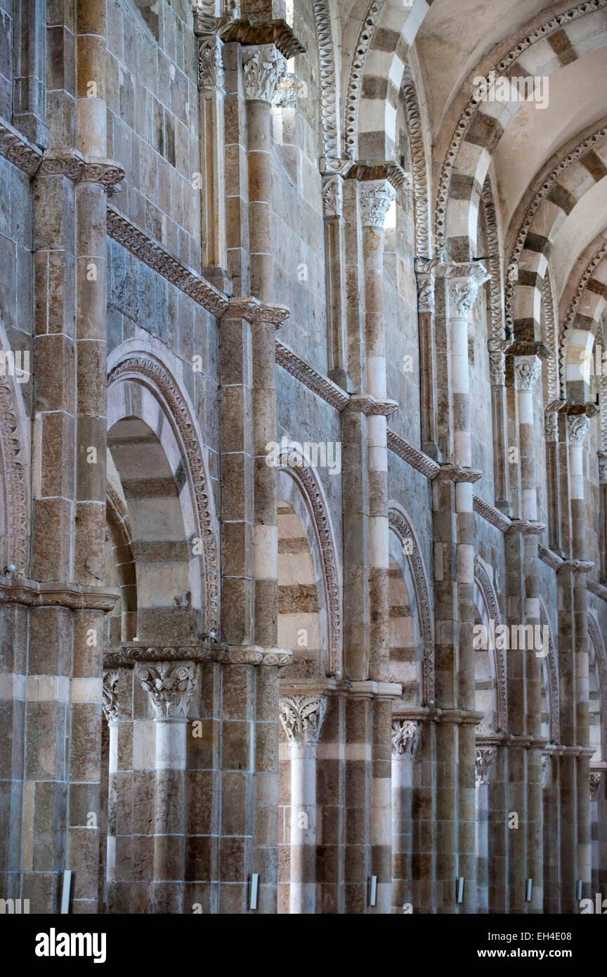 Francia, Yonne, Vezelay, denominata Les Plus Beaux Villages de France ...