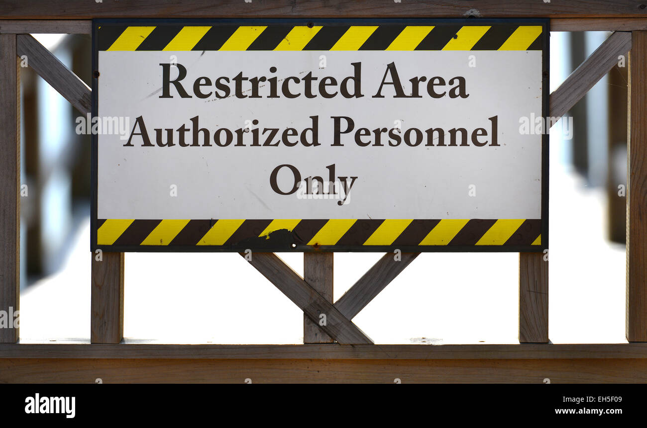 Restricted area sign immagini e fotografie stock ad alta risoluzione ...