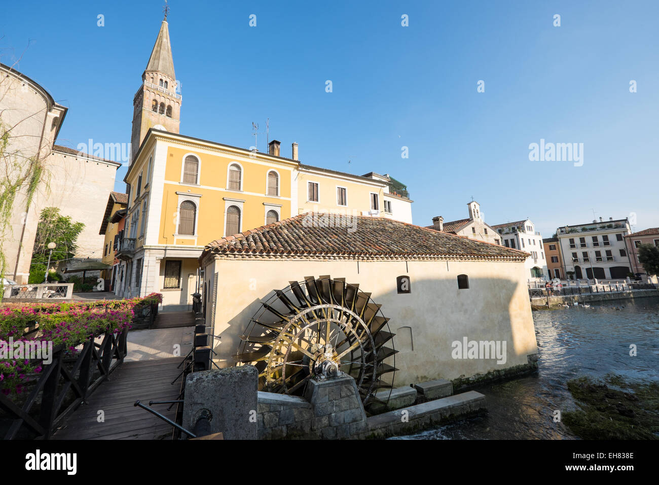 Mulini sul fiume Lemene Portogruaro, Veneto, Italia, Europa Foto stock ...