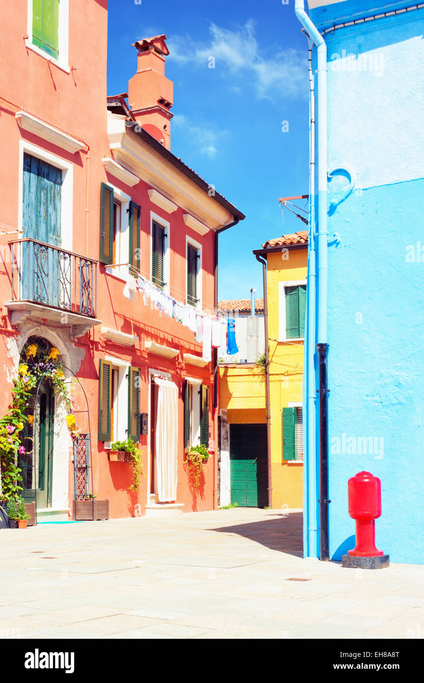 Vecchie case colorate immagini e fotografie stock ad alta risoluzione ...