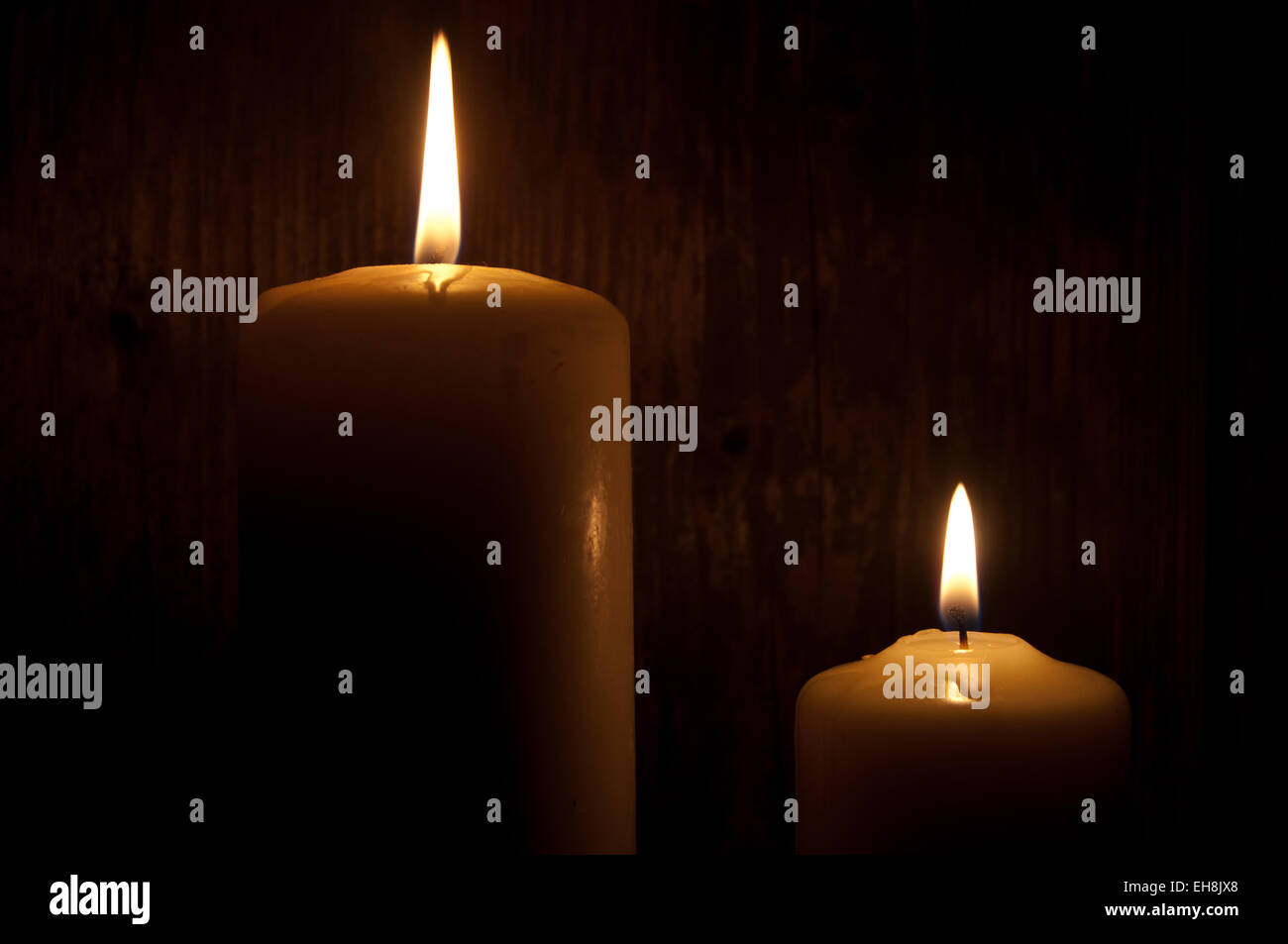 Candela accesa isolata immagini e fotografie stock ad alta risoluzione ...